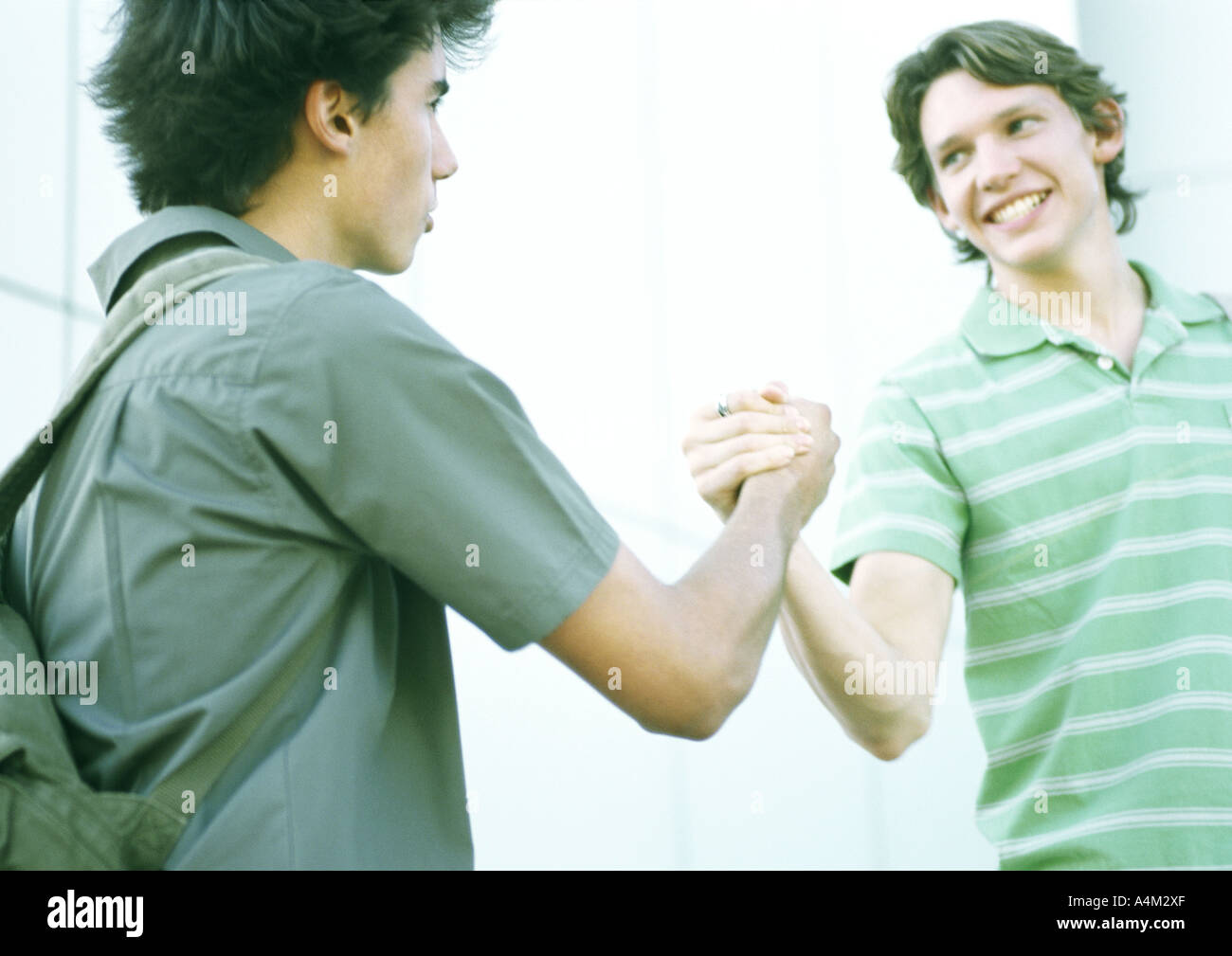 Men handshake casual clothes hi-res stock photography and images - Alamy