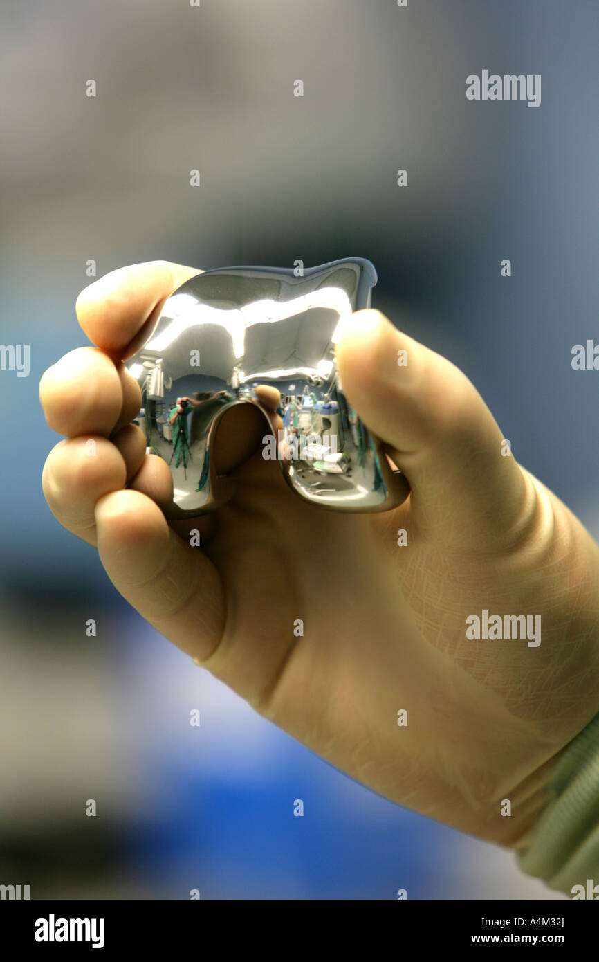 Artificial knee joint patient hi-res stock photography and images - Alamy