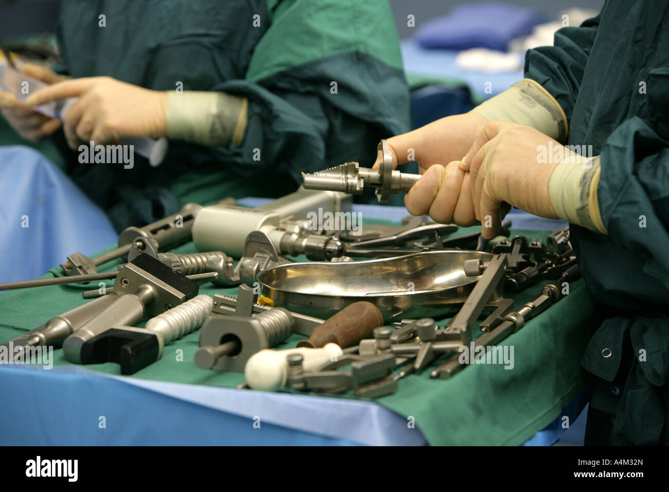 Knee prosthesis surgery hi-res stock photography and images - Alamy