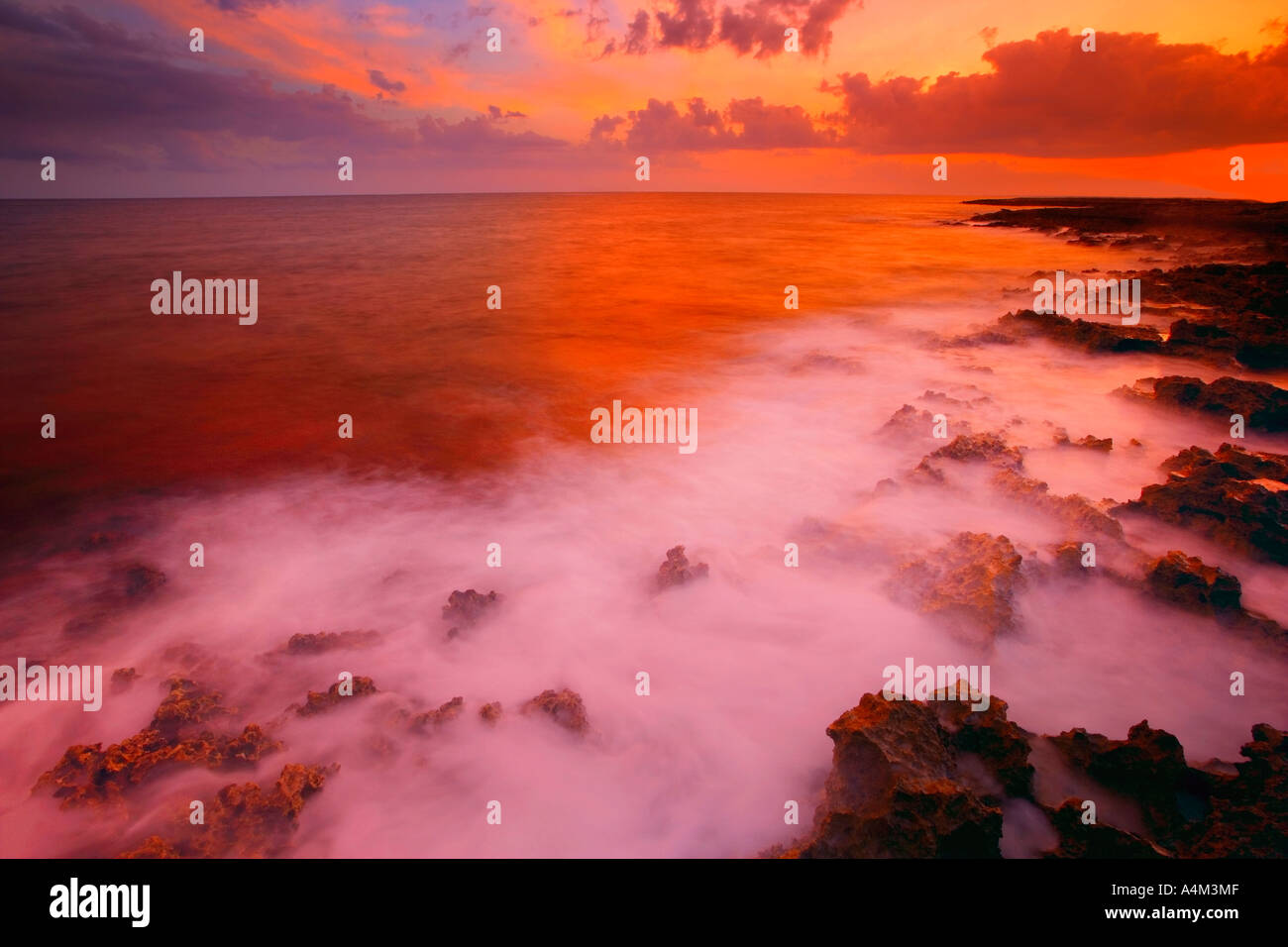 Beautiful sunset ocean shore hi-res stock photography and images - Alamy