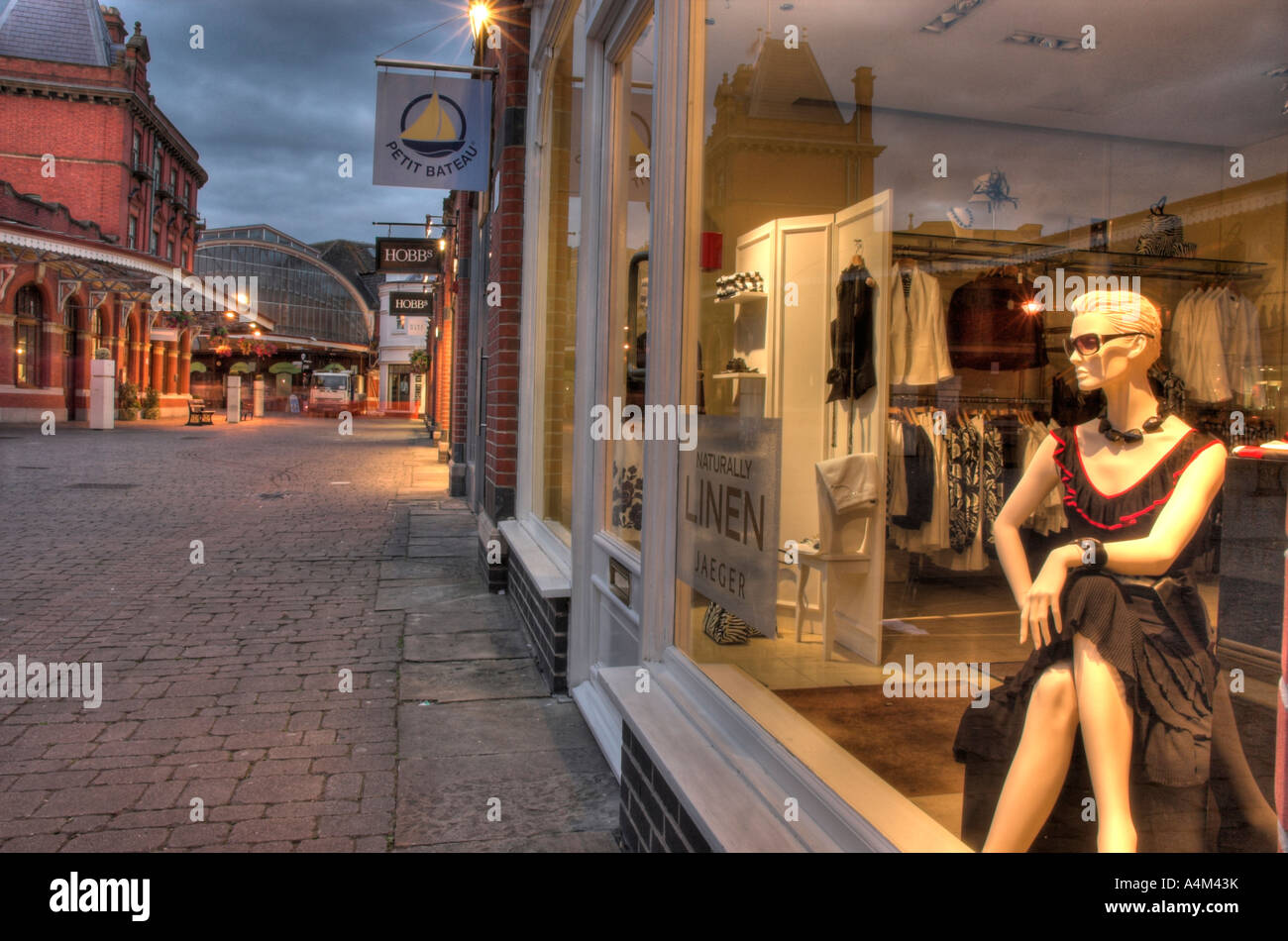 Victorian shop window hi-res stock photography and images - Alamy