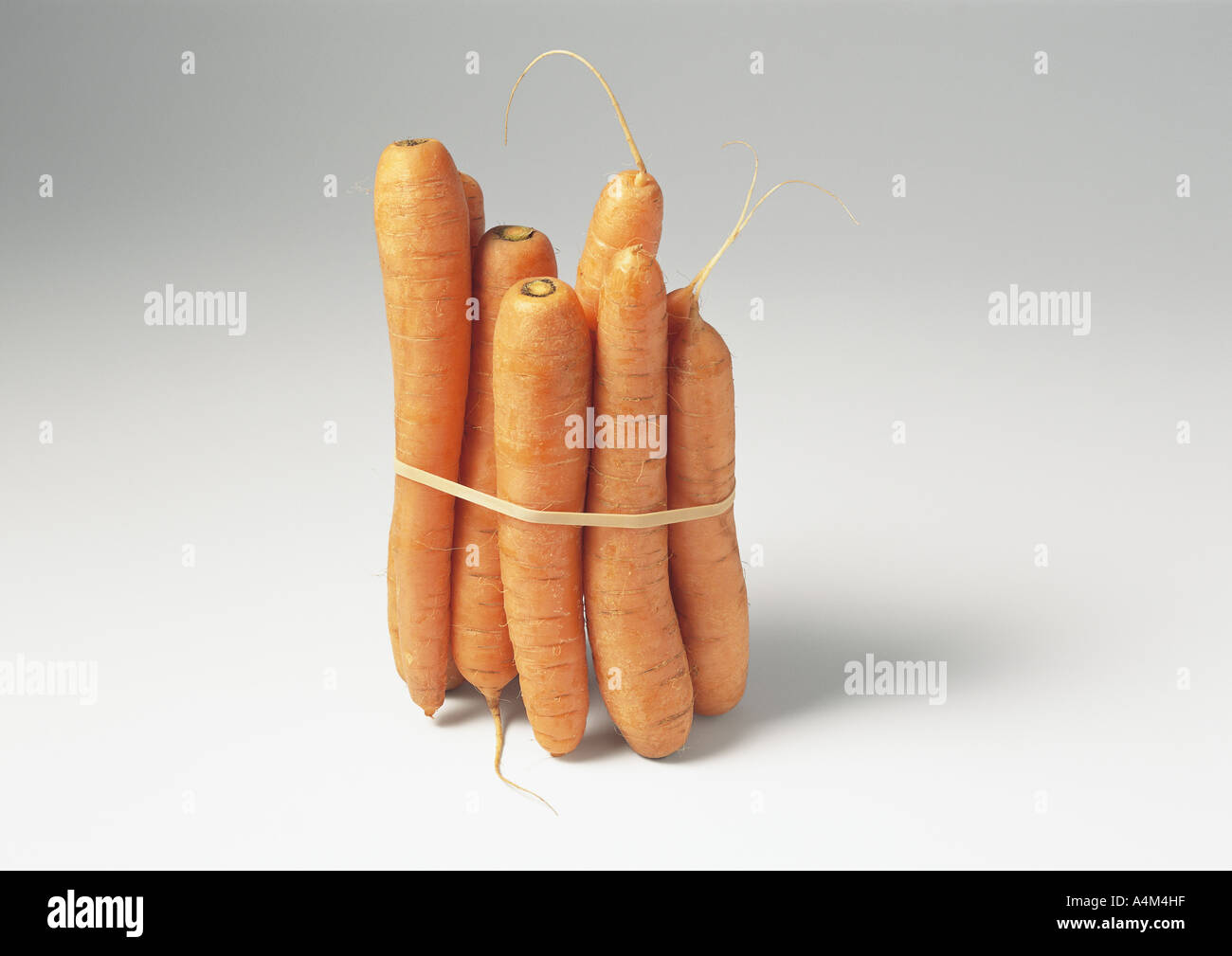 Bundles of carrots hi-res stock photography and images - Alamy