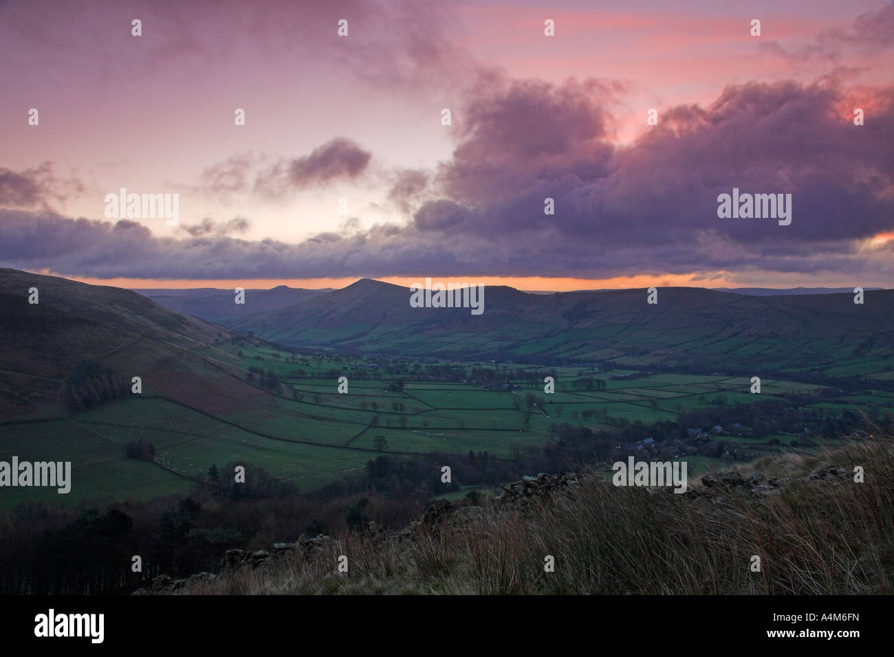 Dawn in Edale, Peak District National Park, Derbyshire, England Stock ...