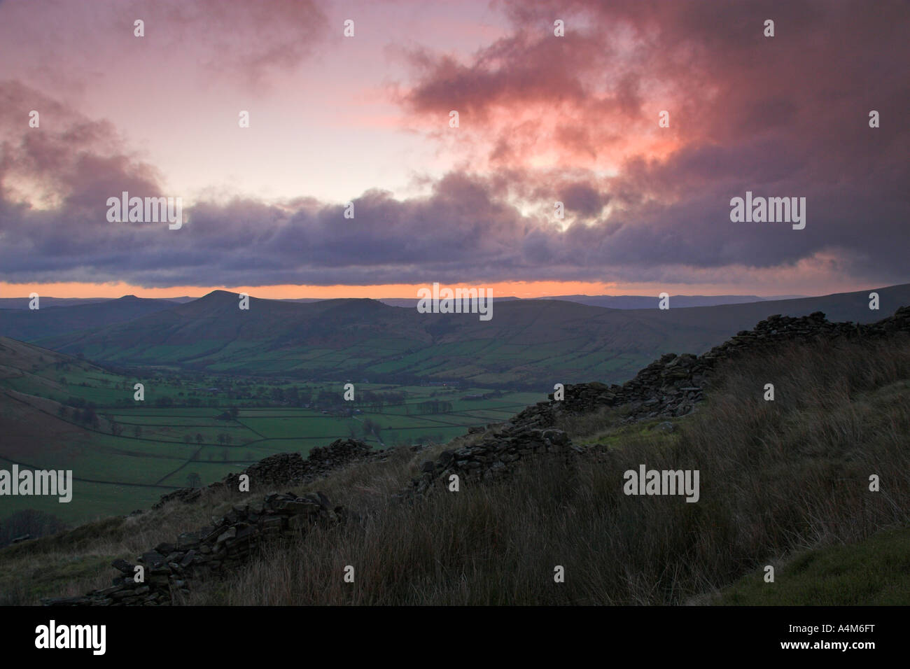 Dawn in Edale, Peak District National Park, Derbyshire, England Stock ...