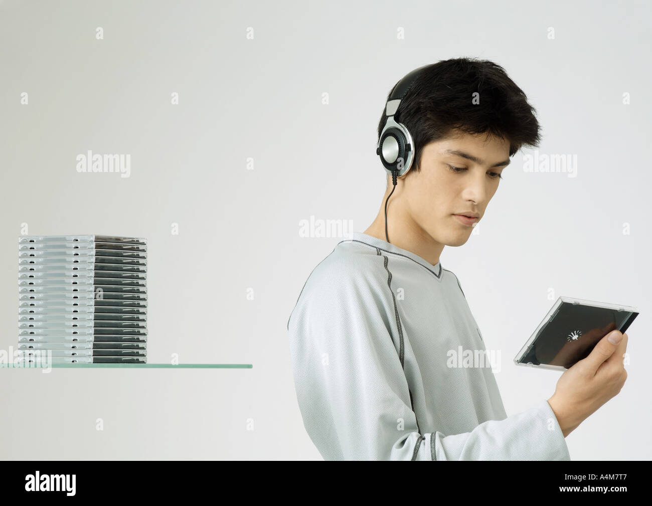 Man listening to cd hi-res stock photography and images - Alamy