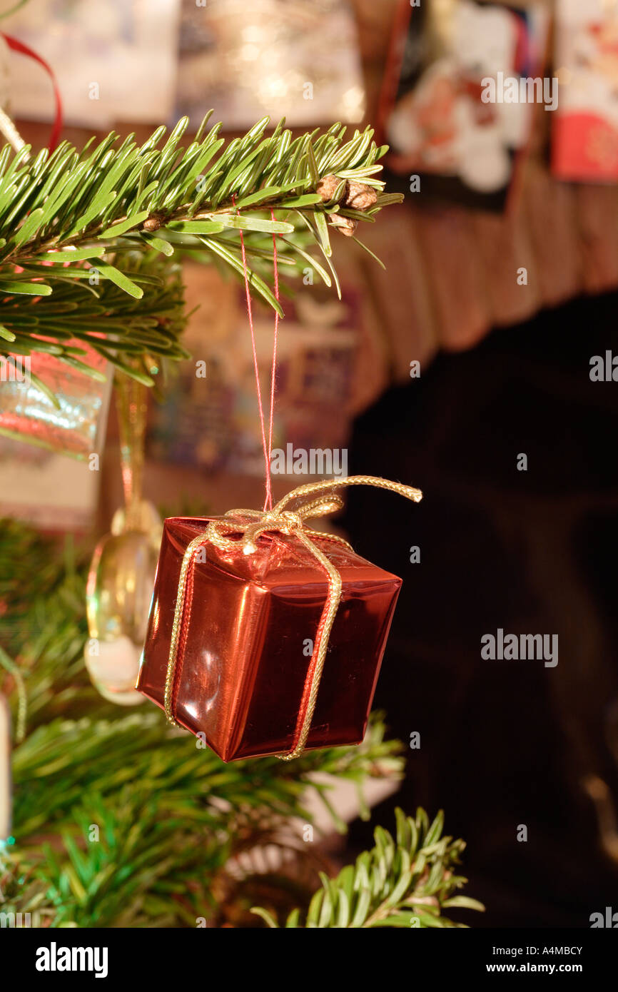 Hanging up christmas cards hi-res stock photography and images - Alamy