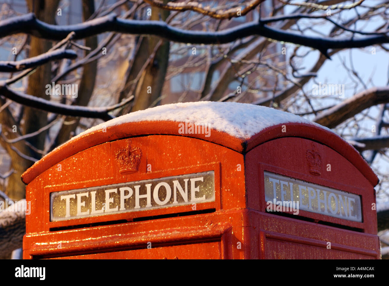 London phone booth with snow on it Stock Photo - Alamy
