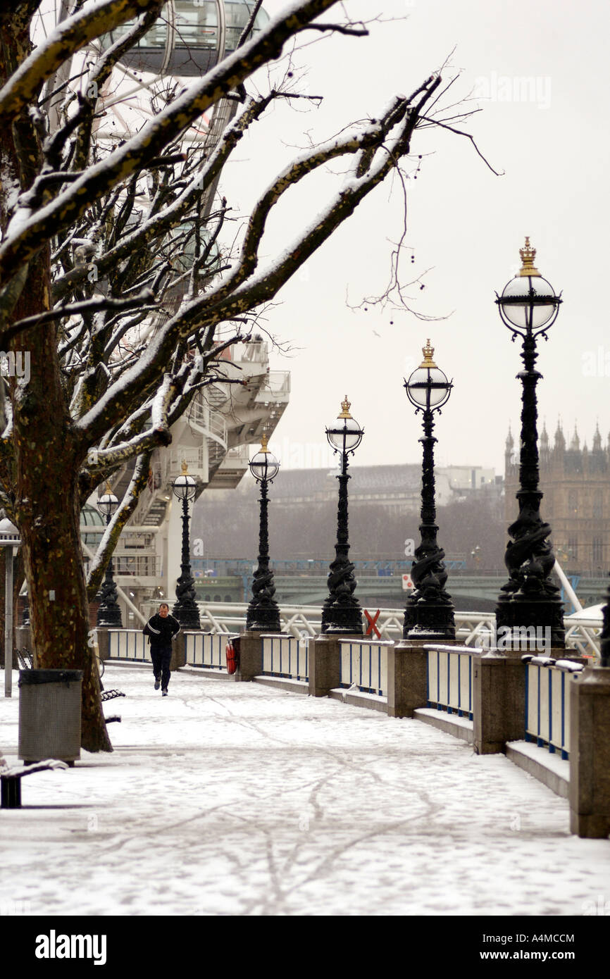 London Embankment Snow High Resolution Stock Photography and Images - Alamy