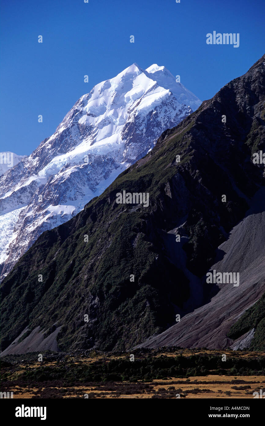 Mount Cook in the Aoraki National Park of New Zealand's south island ...