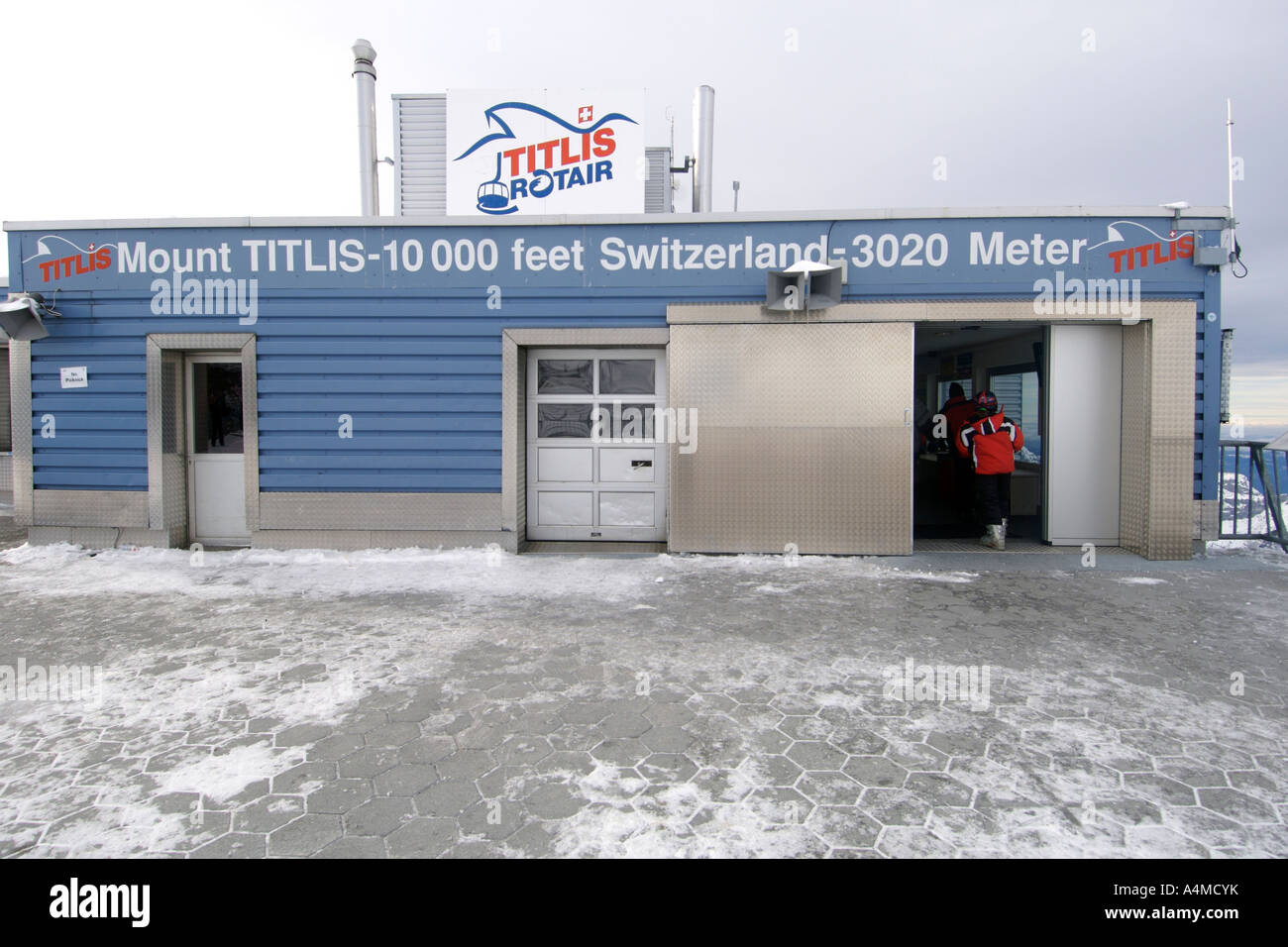 The building on the summit of Mount Titlis in the Swiss Alps Stock ...