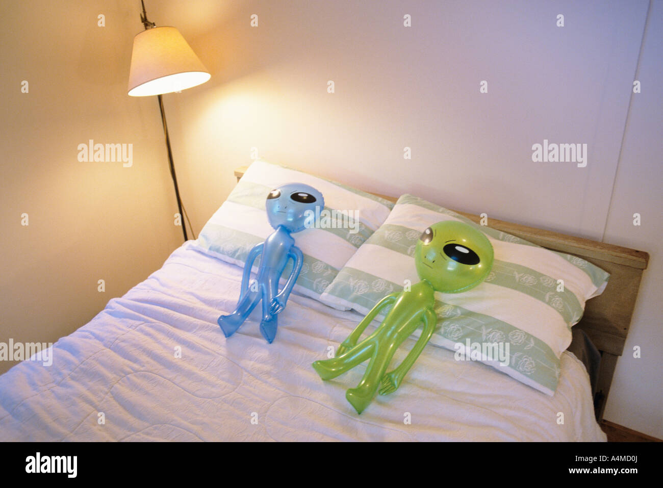 Aliens hi-res stock photography and images - Alamy