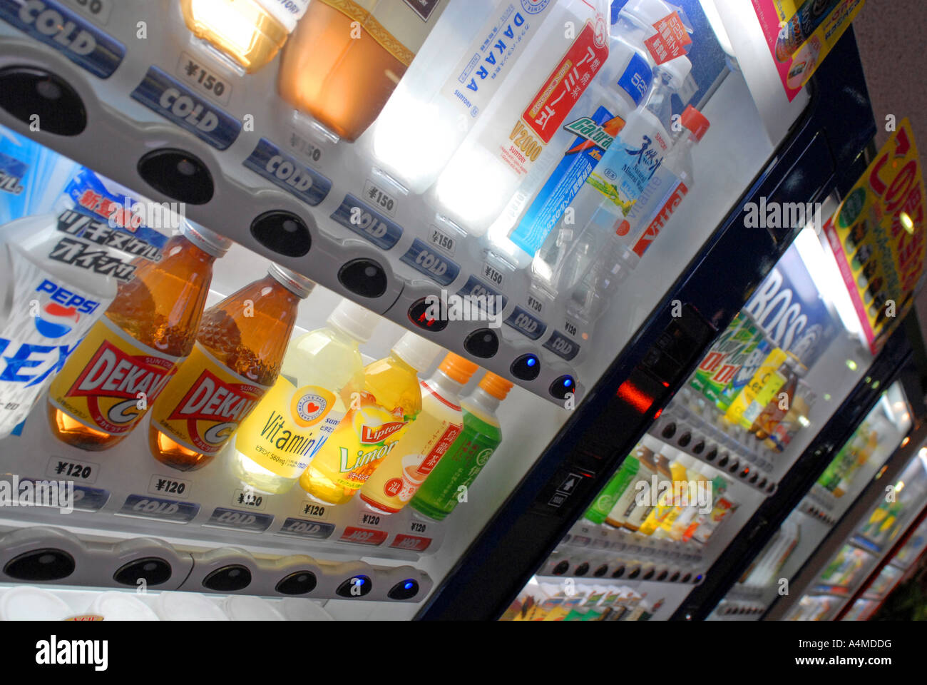 Vending machine at night Tokyo Stock Photo - Alamy