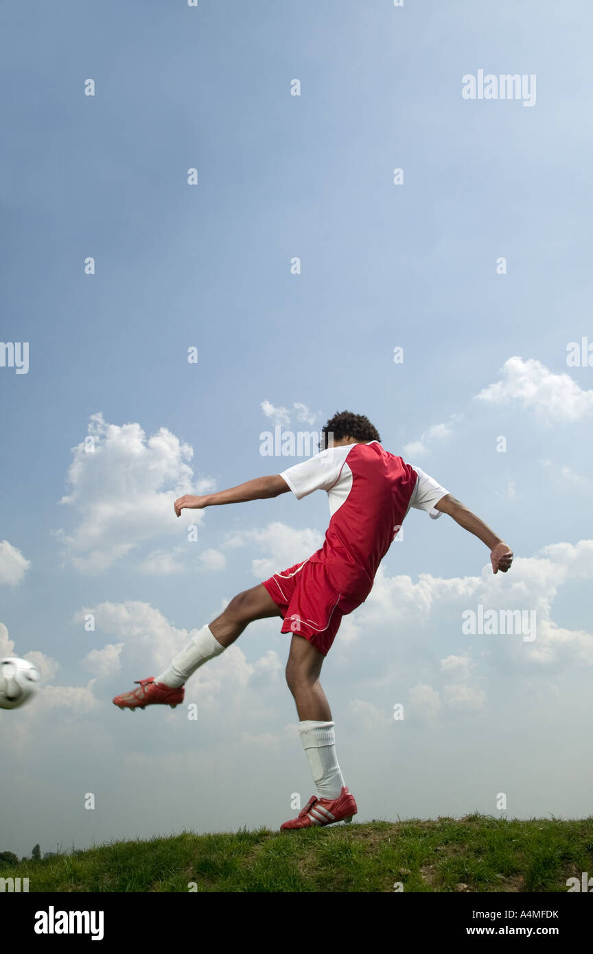 Football player kicking ball hi-res stock photography and images - Alamy