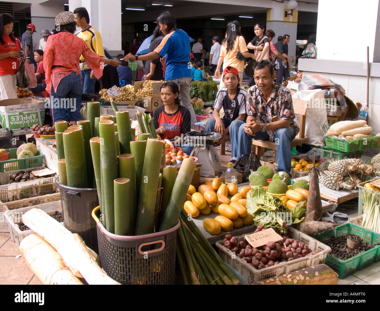 Sibu vegetable market hi-res stock photography and images - Alamy