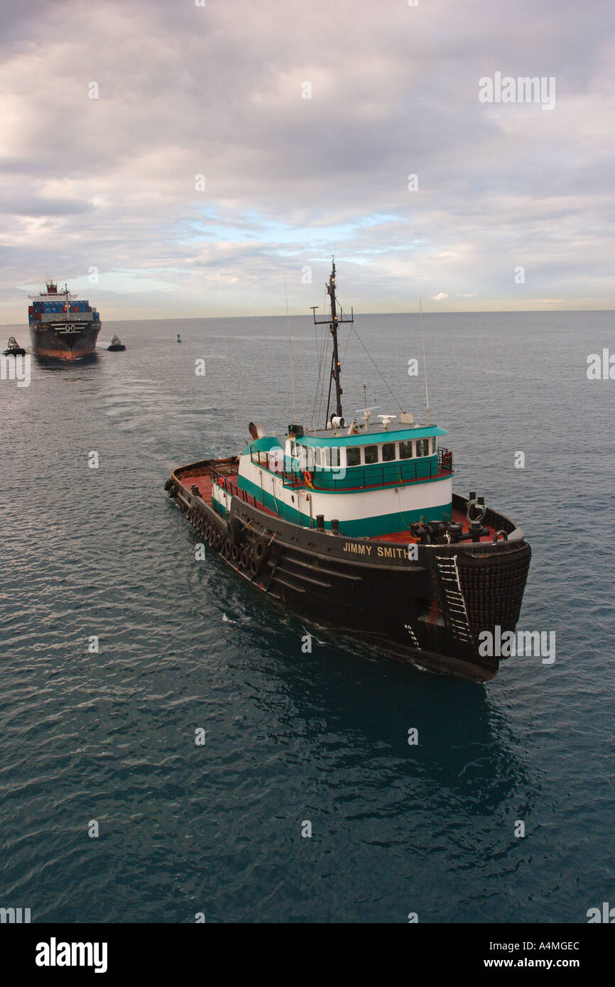 Tug boat and barge Honolulu Hawaii Stock Photo - Alamy