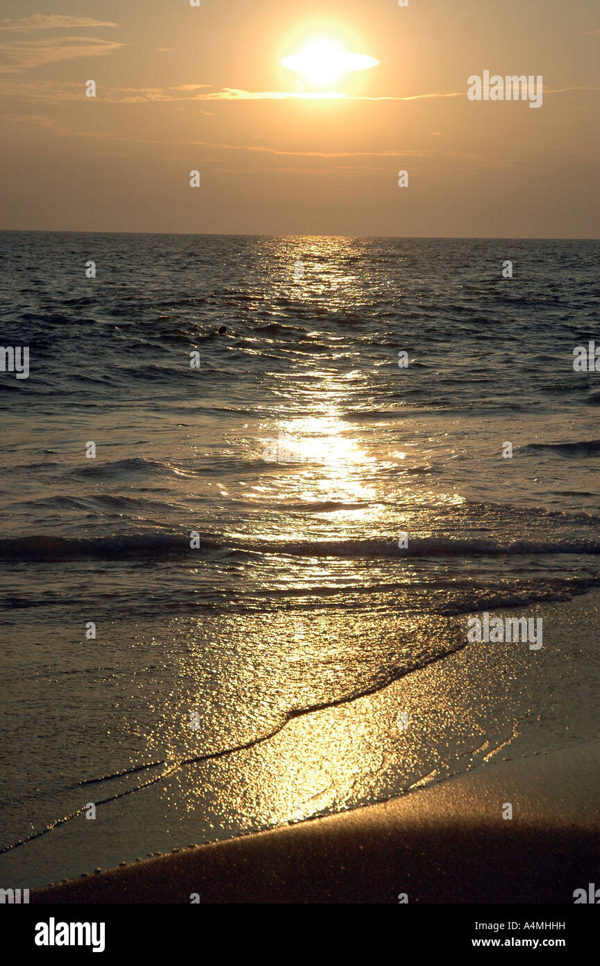 India wave hi-res stock photography and images - Alamy