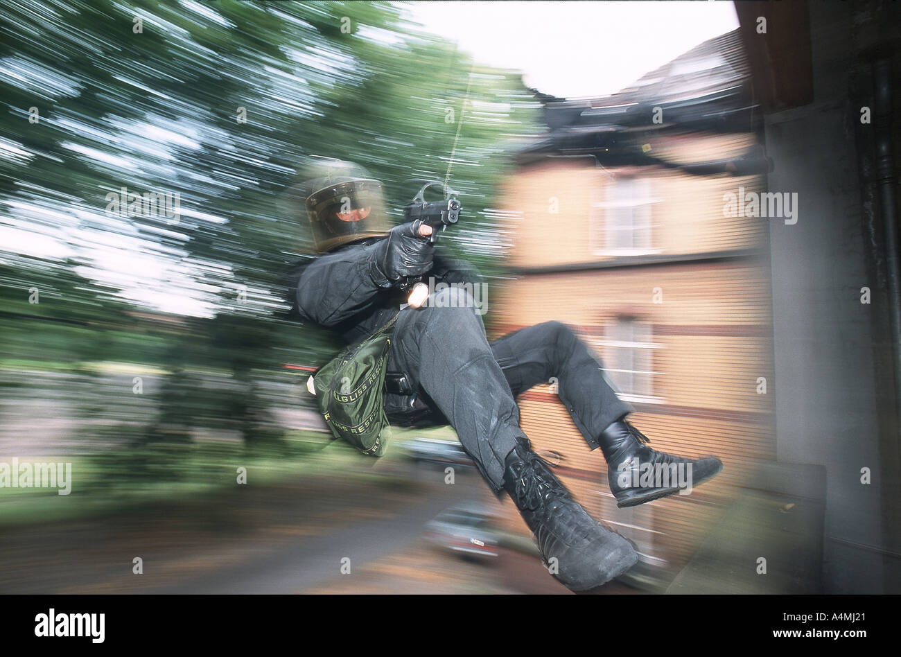 Police officer of a SWAT Team storming a house Stock Photo - Alamy