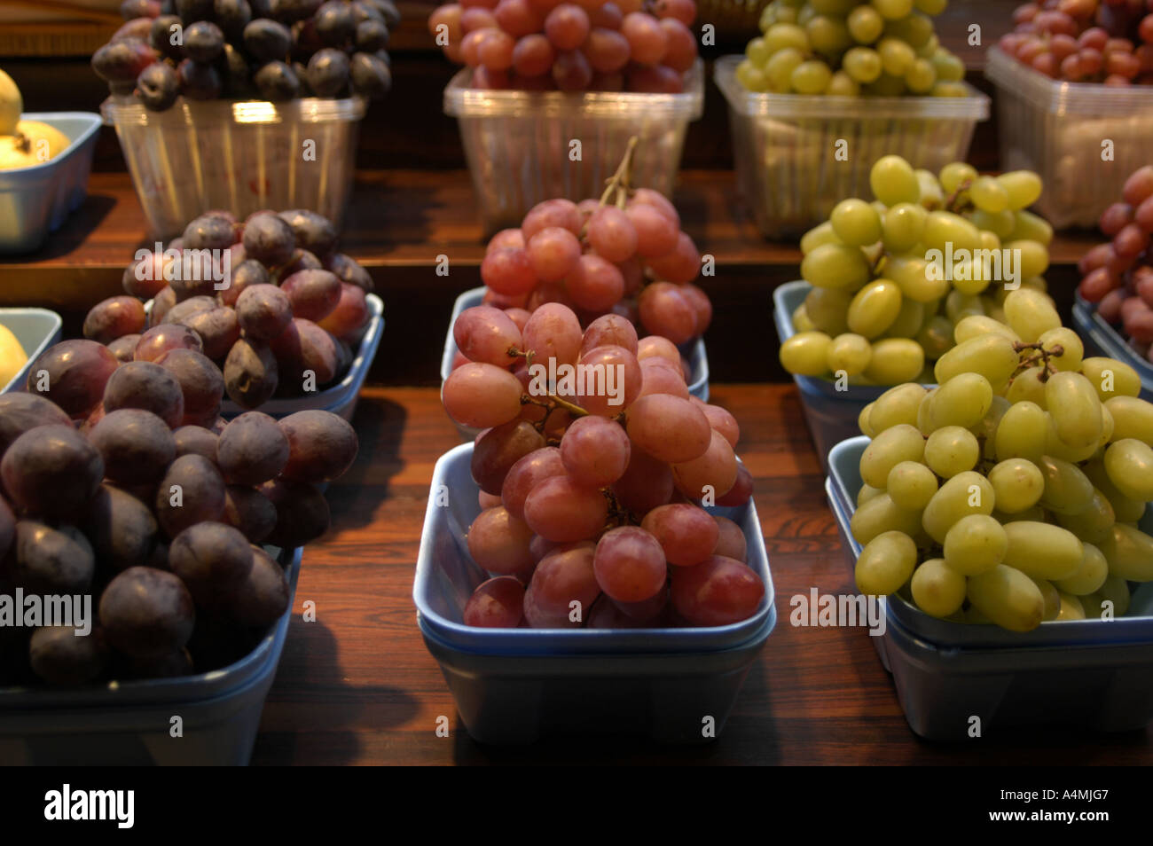 Punnet of grapes hi-res stock photography and images - Alamy