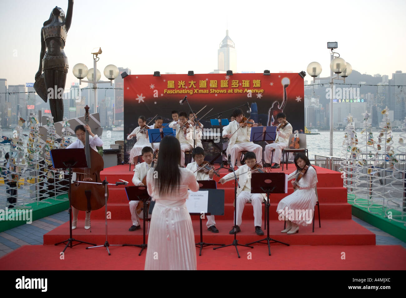 Classical concert orchestra hi-res stock photography and images - Alamy