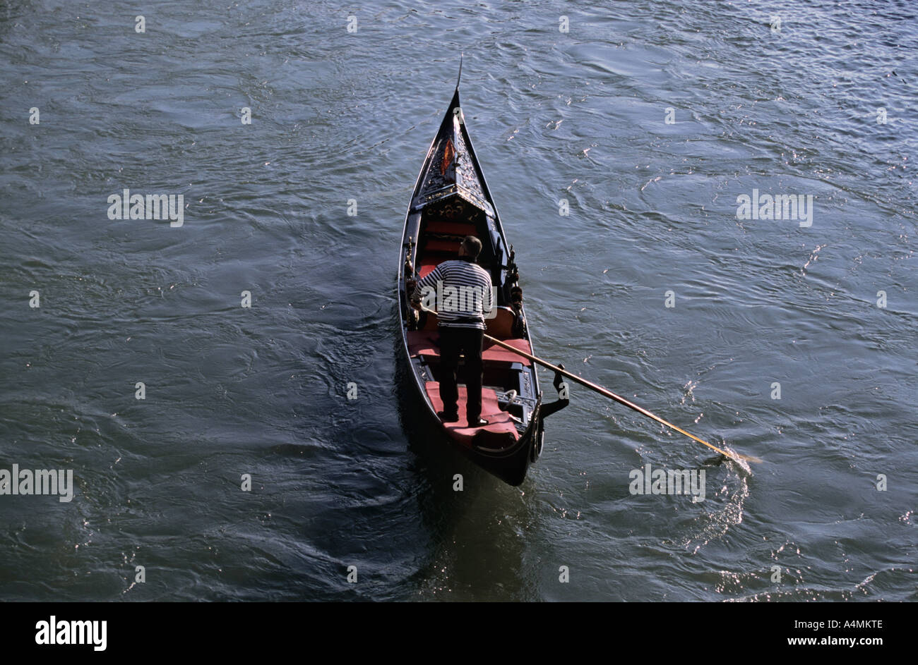Gondola venice overhead hi-res stock photography and images - Alamy