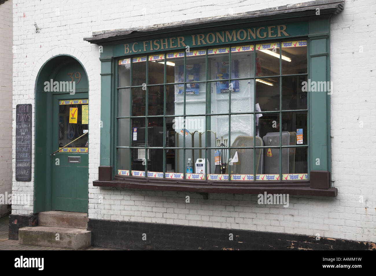 Ironmonger store hi-res stock photography and images - Alamy