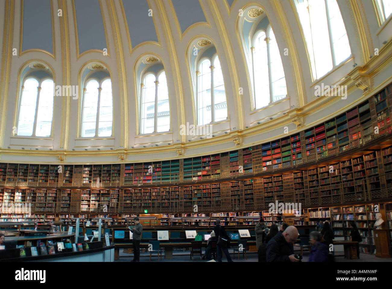 Round reading room british museum hi-res stock photography and images ...