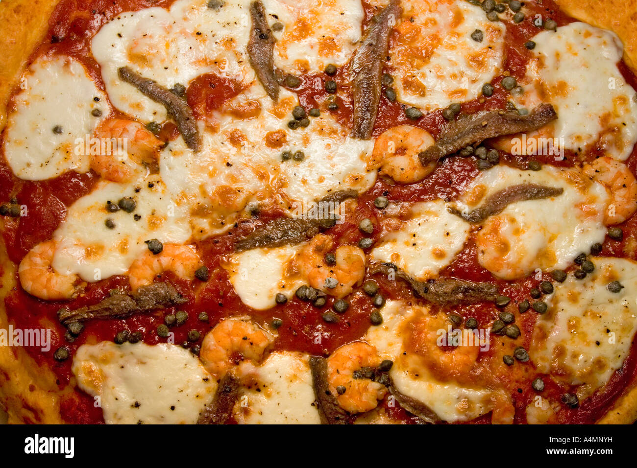 A traditional pizza (Italy). Pizza traditionnelle (Italie Stock Photo ...