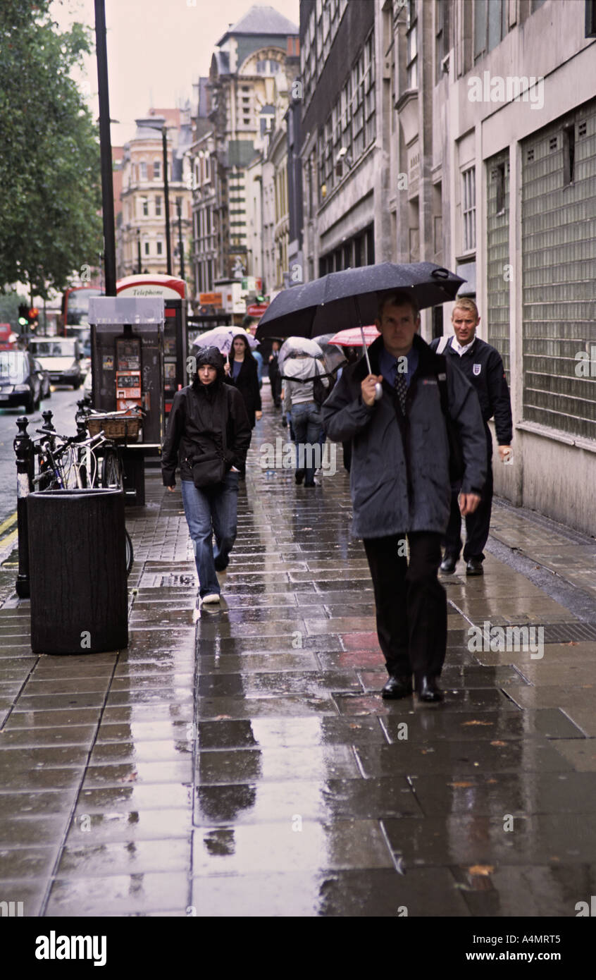 London rain showers hi-res stock photography and images - Alamy