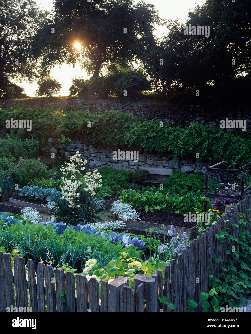 Foursquare garden hi-res stock photography and images - Alamy