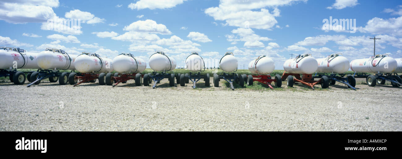 TANKS FOR ANHYDROUS AMMONIA FERTILIZER / KANSAS Stock Photo - Alamy