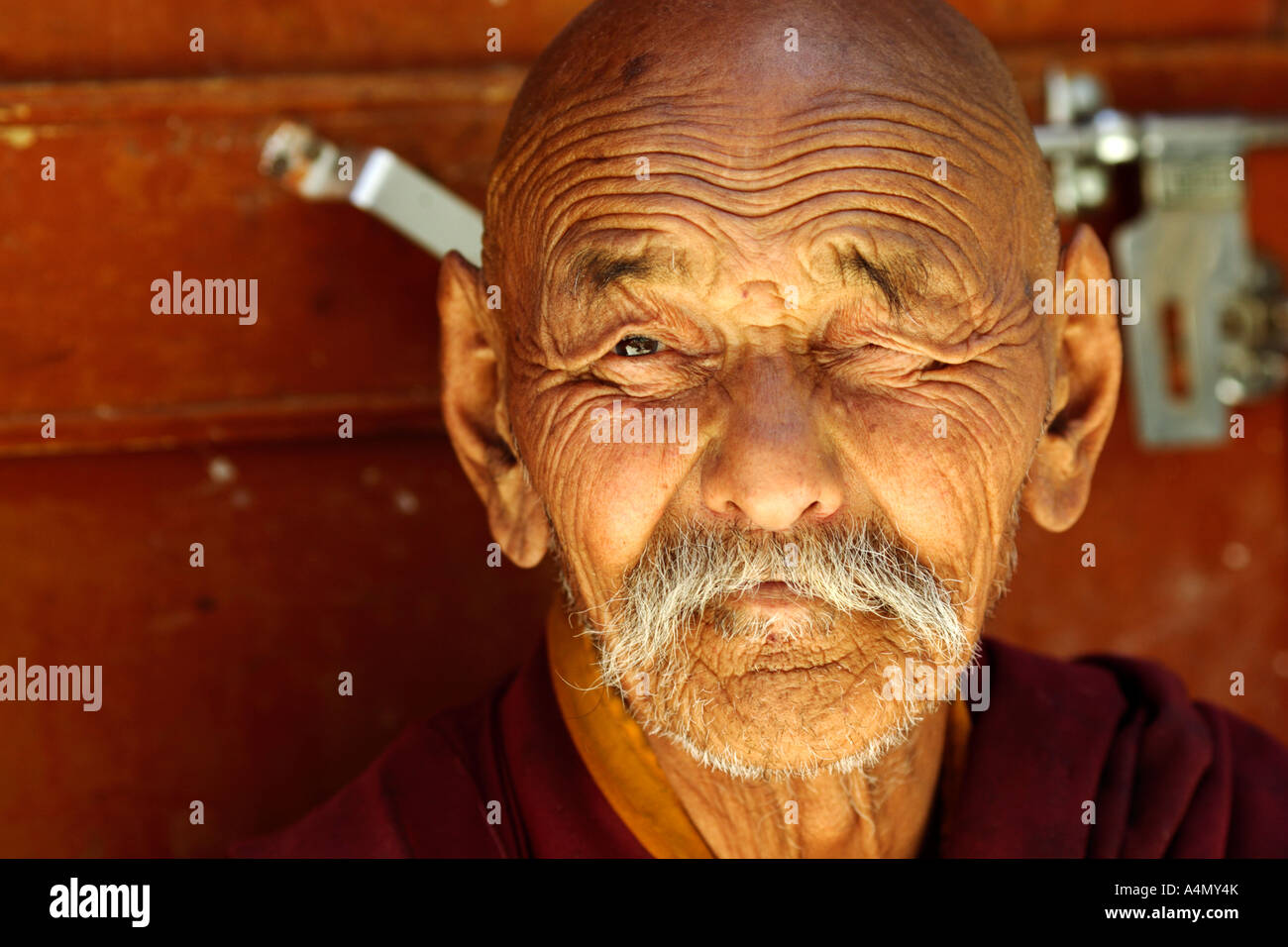 One eye tibetan monk portrait in the Ladakh, India Stock Photo - Alamy