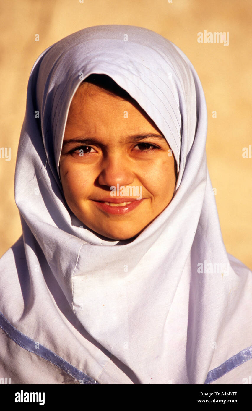 White chador hi-res stock photography and images - Alamy