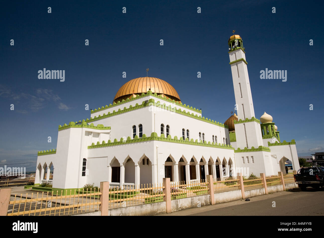Malaysia Borneo Sabah Semporna seafront mosque Stock Photo - Alamy