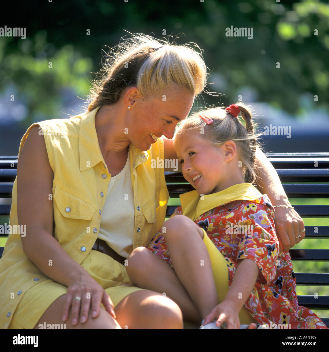 Child talk mother listen hi-res stock photography and images - Alamy