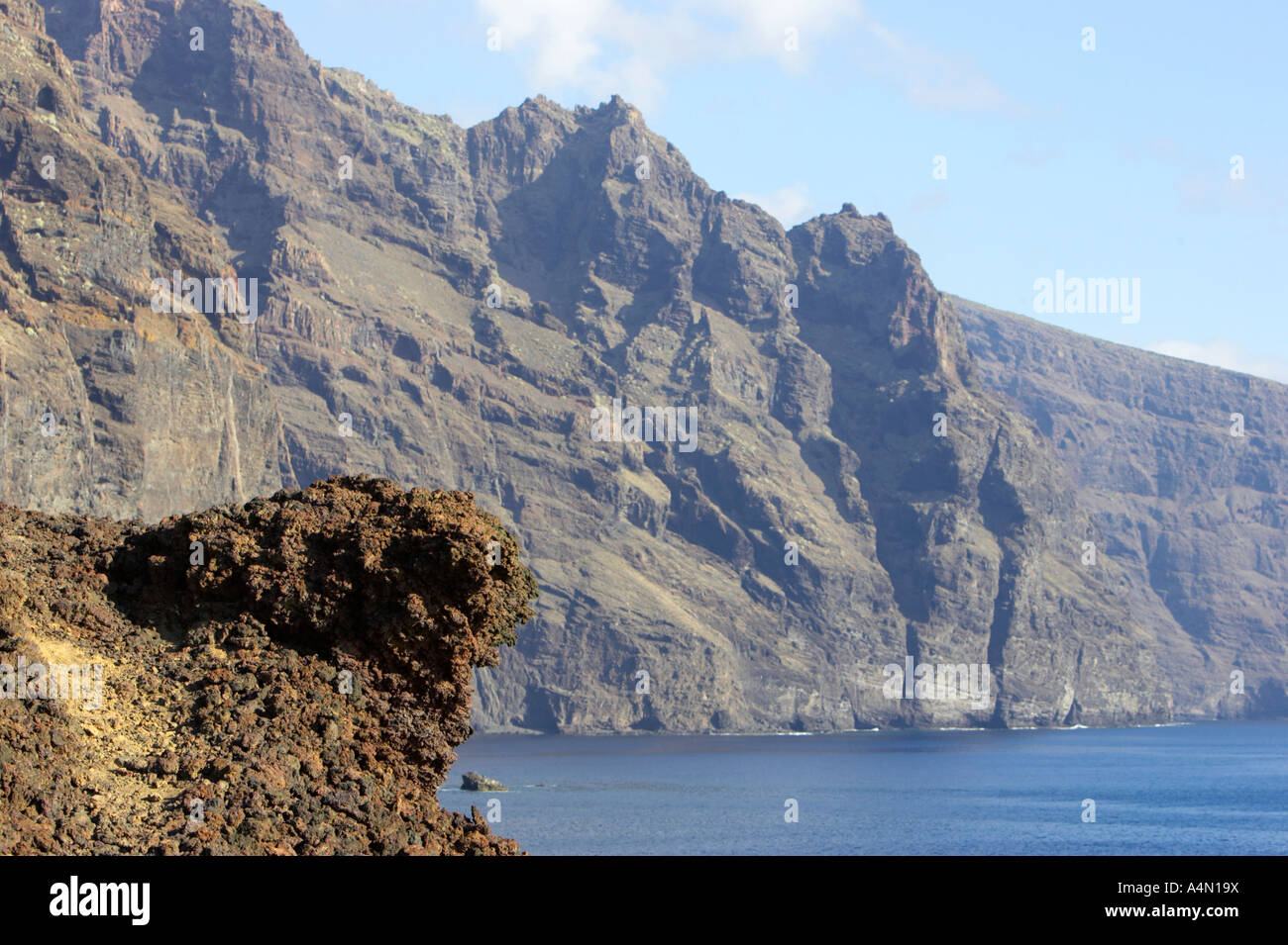 Lava cliffs hi-res stock photography and images - Alamy