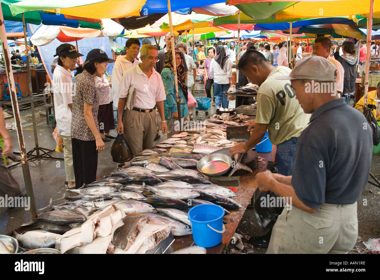 Malaysia Borneo Sarawak Kuching Sunday Market fish stall Stock Photo ...