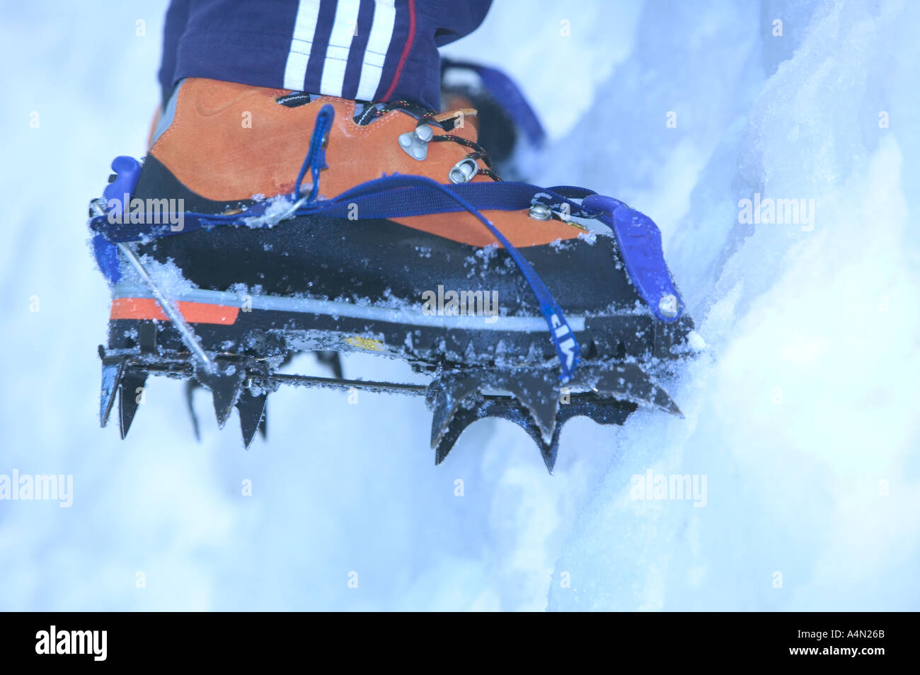 Ice axe and ropes hi-res stock photography and images - Alamy