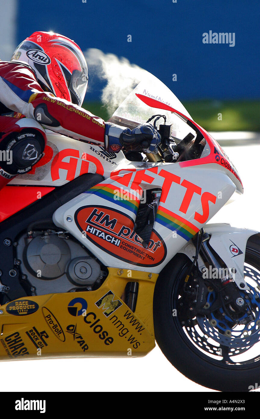 Leon Camier British Supersport Champion 2005 at speed on his Padgetts ...