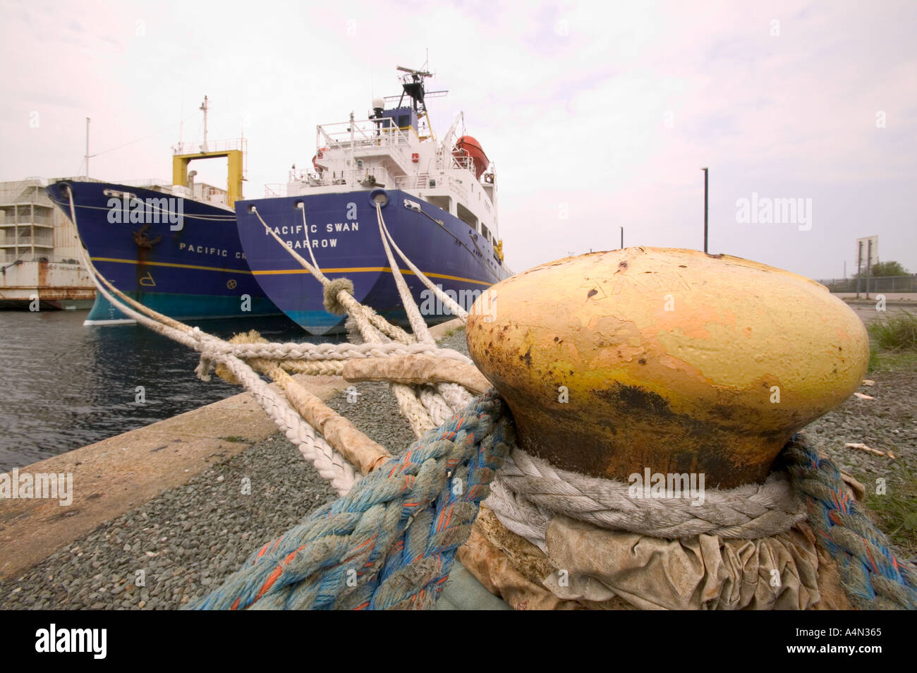 Ship barrow hi-res stock photography and images - Alamy