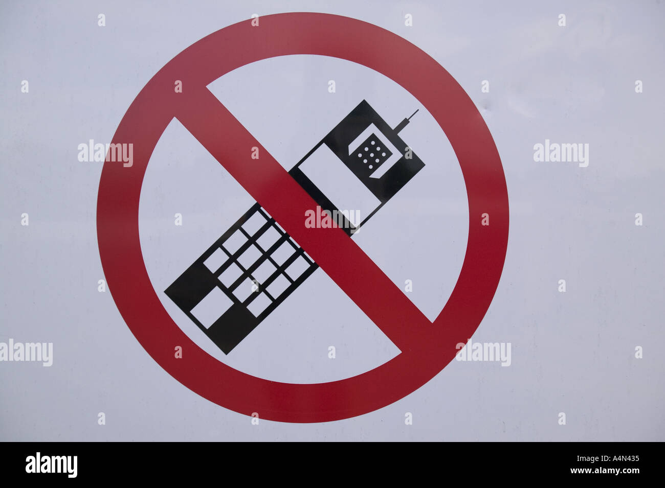Mobile phone banned sign hi-res stock photography and images - Alamy