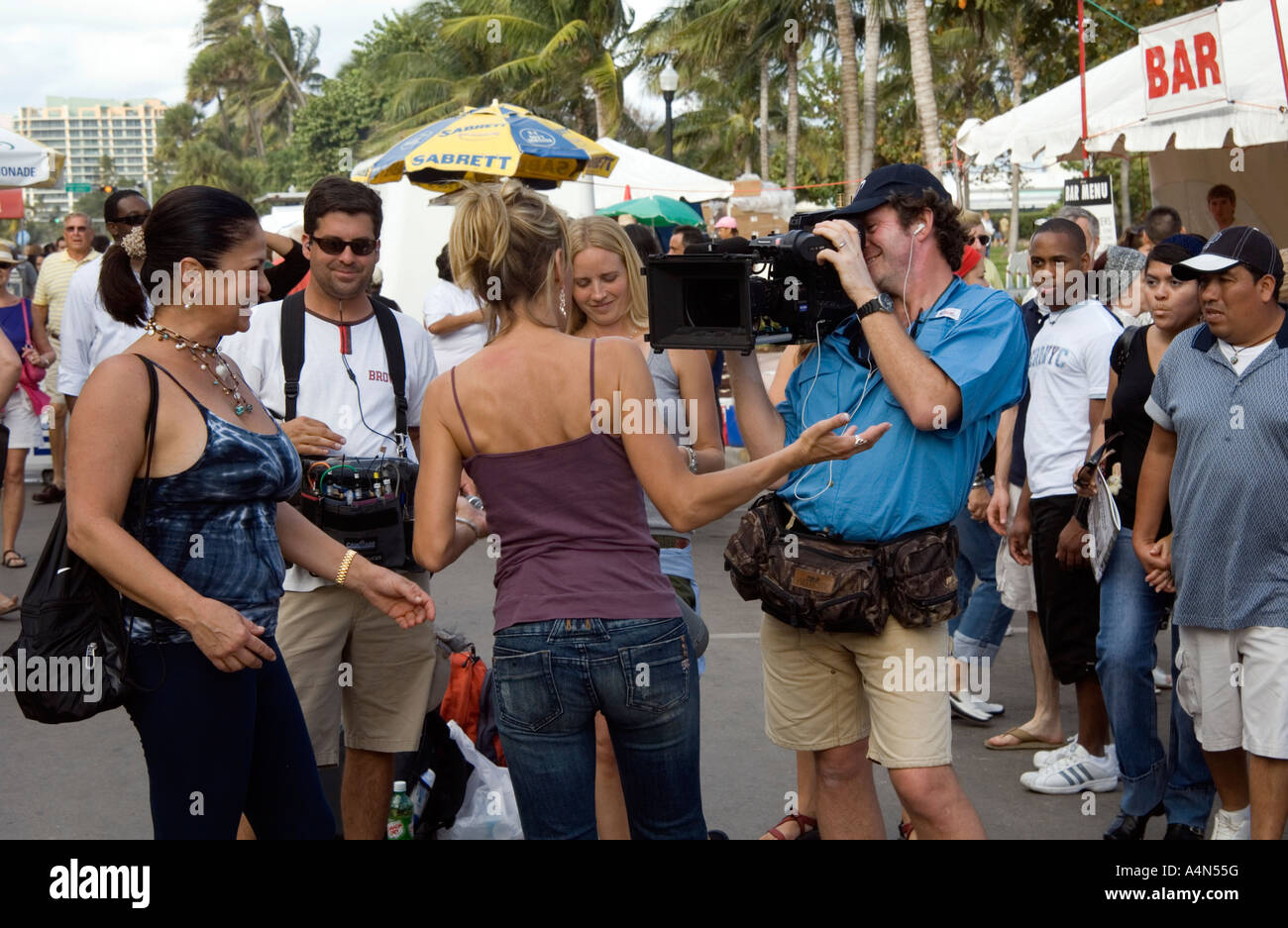 Camera crew interviewing hi-res stock photography and images - Alamy