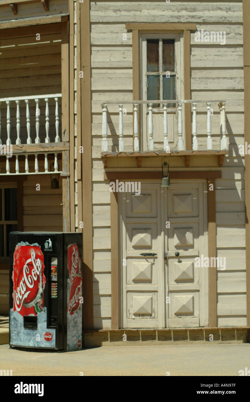 Old fashioned vending machine hi-res stock photography and images - Alamy