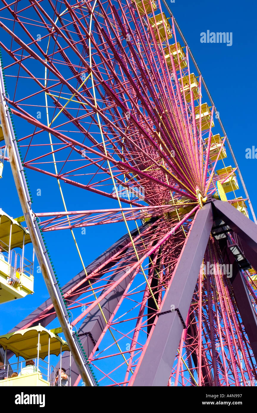 Amusement park ferris wheel Stock Photo - Alamy