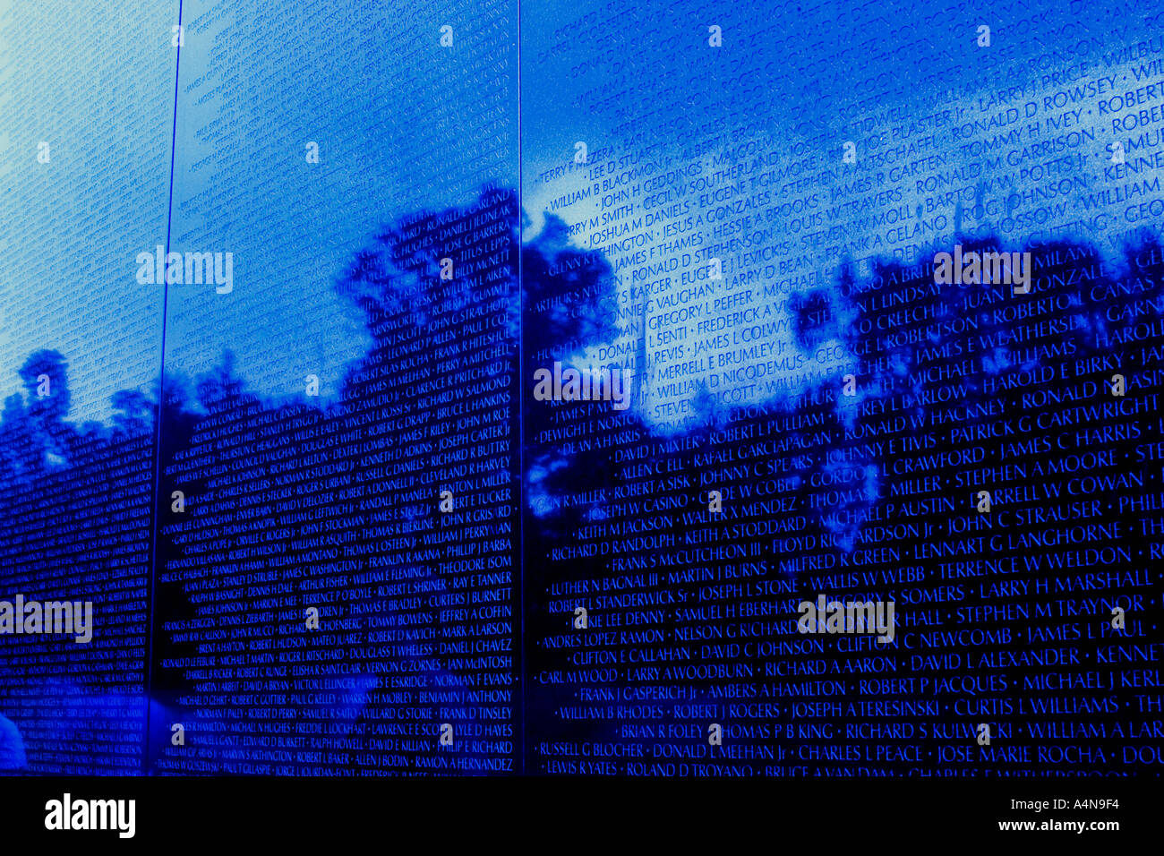 Two panels of the Vietnam Veterans Memorial Wall Stock Photo - Alamy