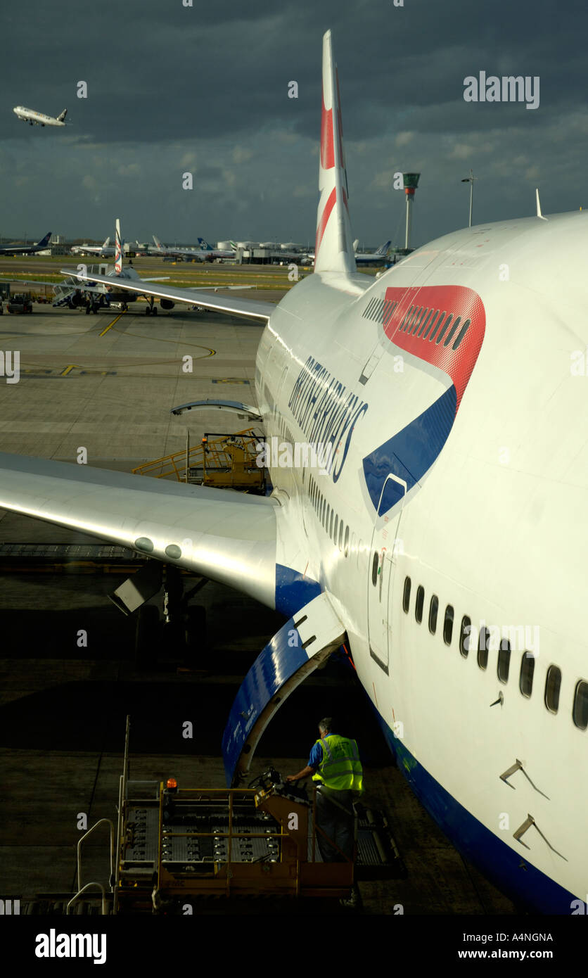 Loading British Airways Boeing 747 at Heathrow Airport with plane ...