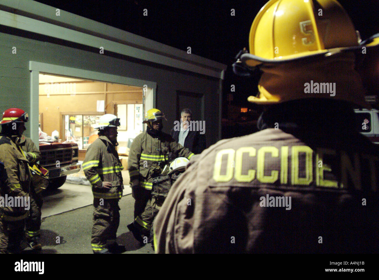 Group of fire fighters hi-res stock photography and images - Alamy