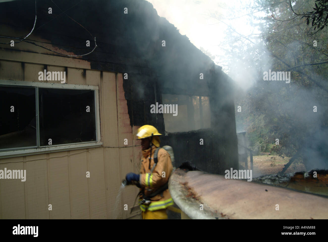 Fire fighters from several agencies fight a structure fire on Dupont ...