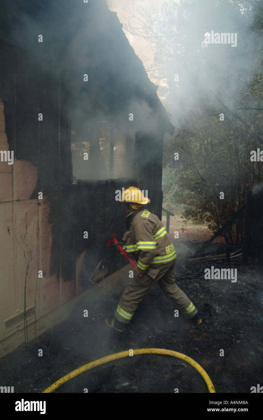 Fire fighters from several agencies fight a structure fire on Dupont ...