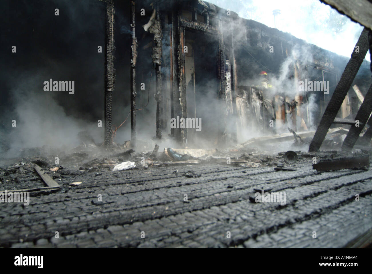 Fire fighters from several agencies fight a structure fire on Dupont ...