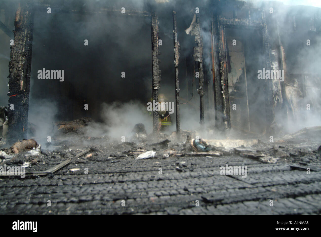Fire fighters from several agencies fight a structure fire on Dupont ...